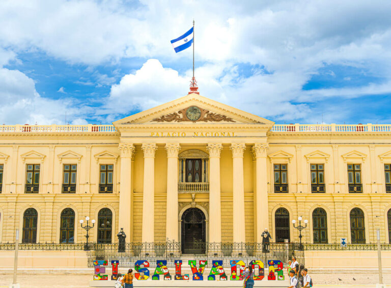 Historia de El Palacio Nacional | Un emblema salvadoreño - XPOT